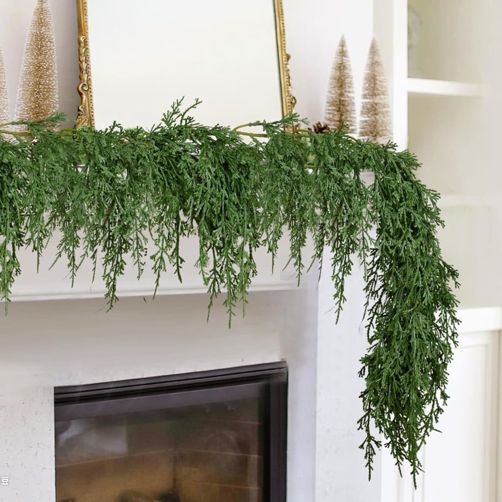 Fajunzh 6-Foot Artificial Christmas Garland: $11.99